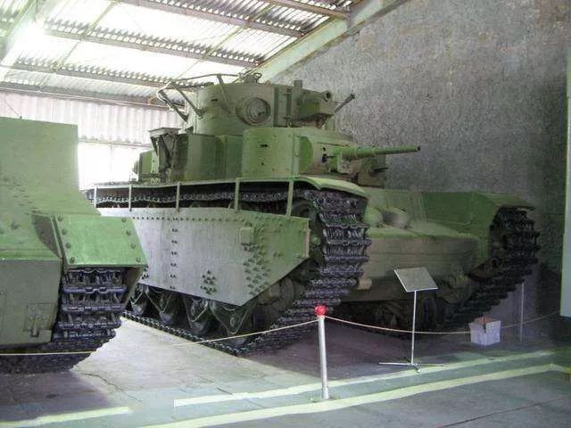 Land battleship-T-35 heavy tank - iMedia