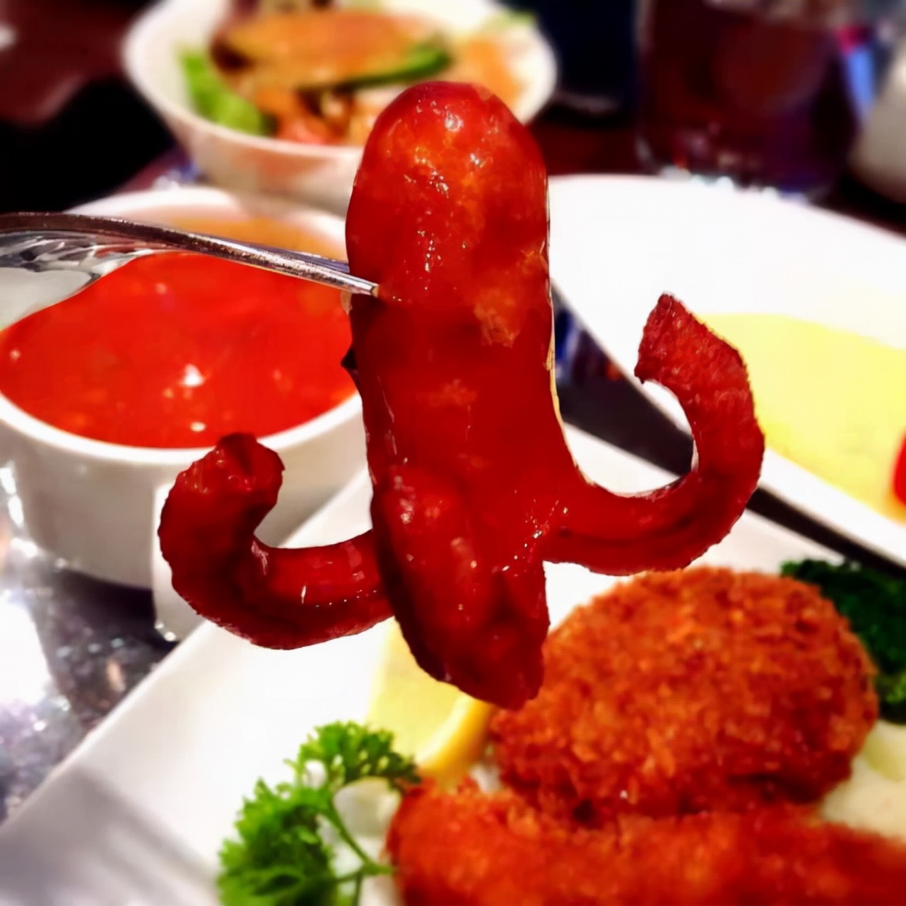 Why do Japanese bento always make sausage like octopus?In fact, there ...