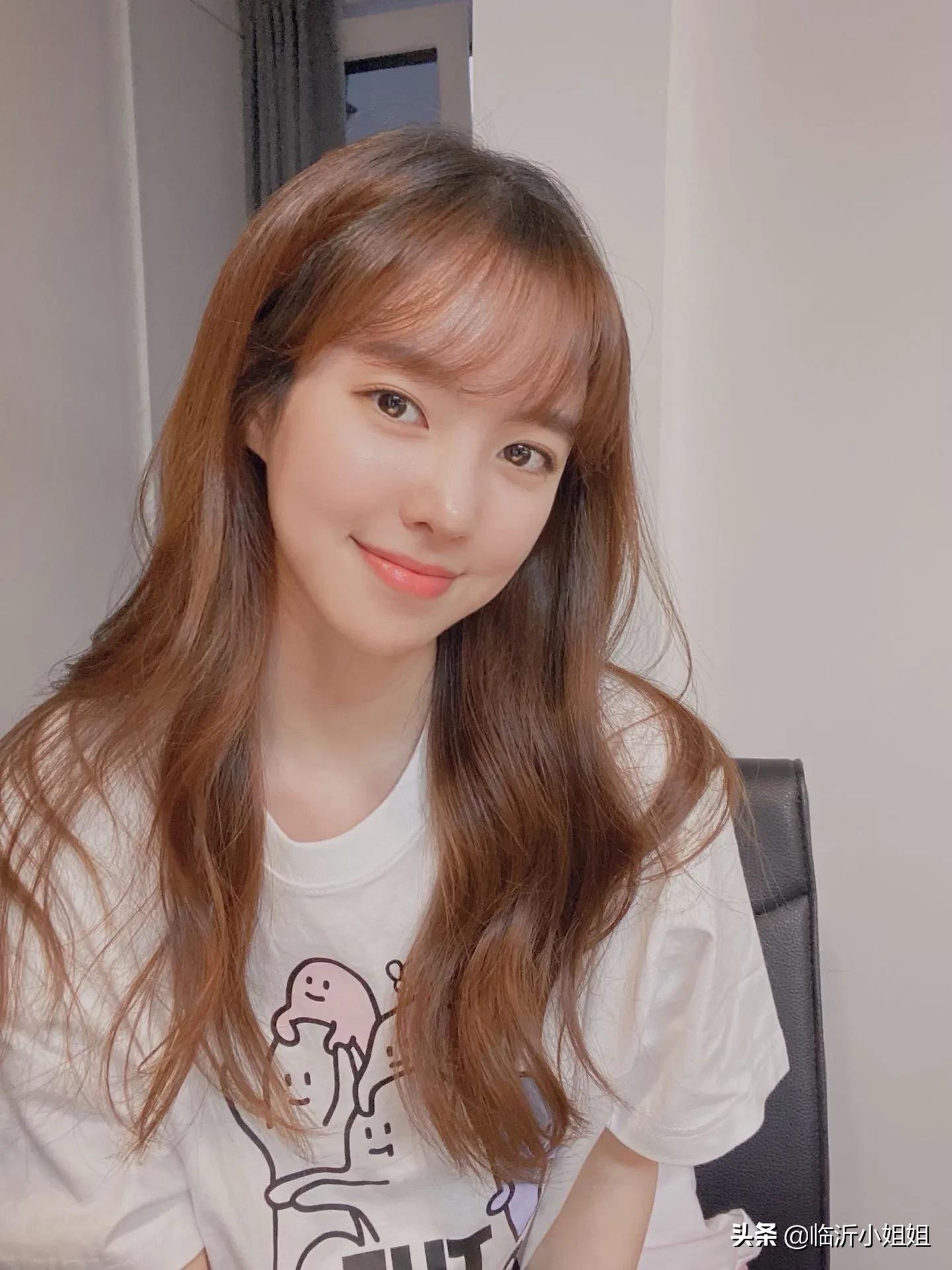 Chen Shiyan, a fresh and beautiful Korean girl, with a sweet and pleasant appearance, full of ...