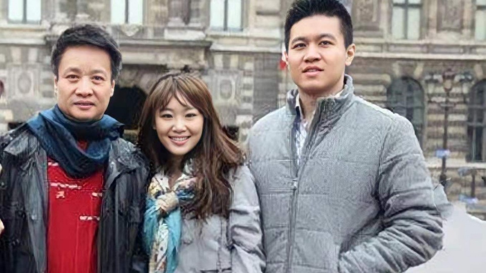 "Little Bai Yang" Yan Weiwen: Accompanying his wife to fight cancer for ...