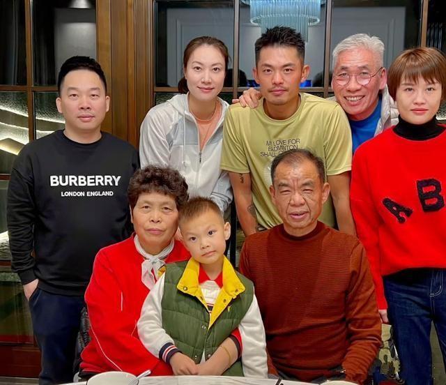 Good man at home!Lin Dan and his family moved to a villa of ten million ...