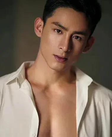 Qiubo Guo