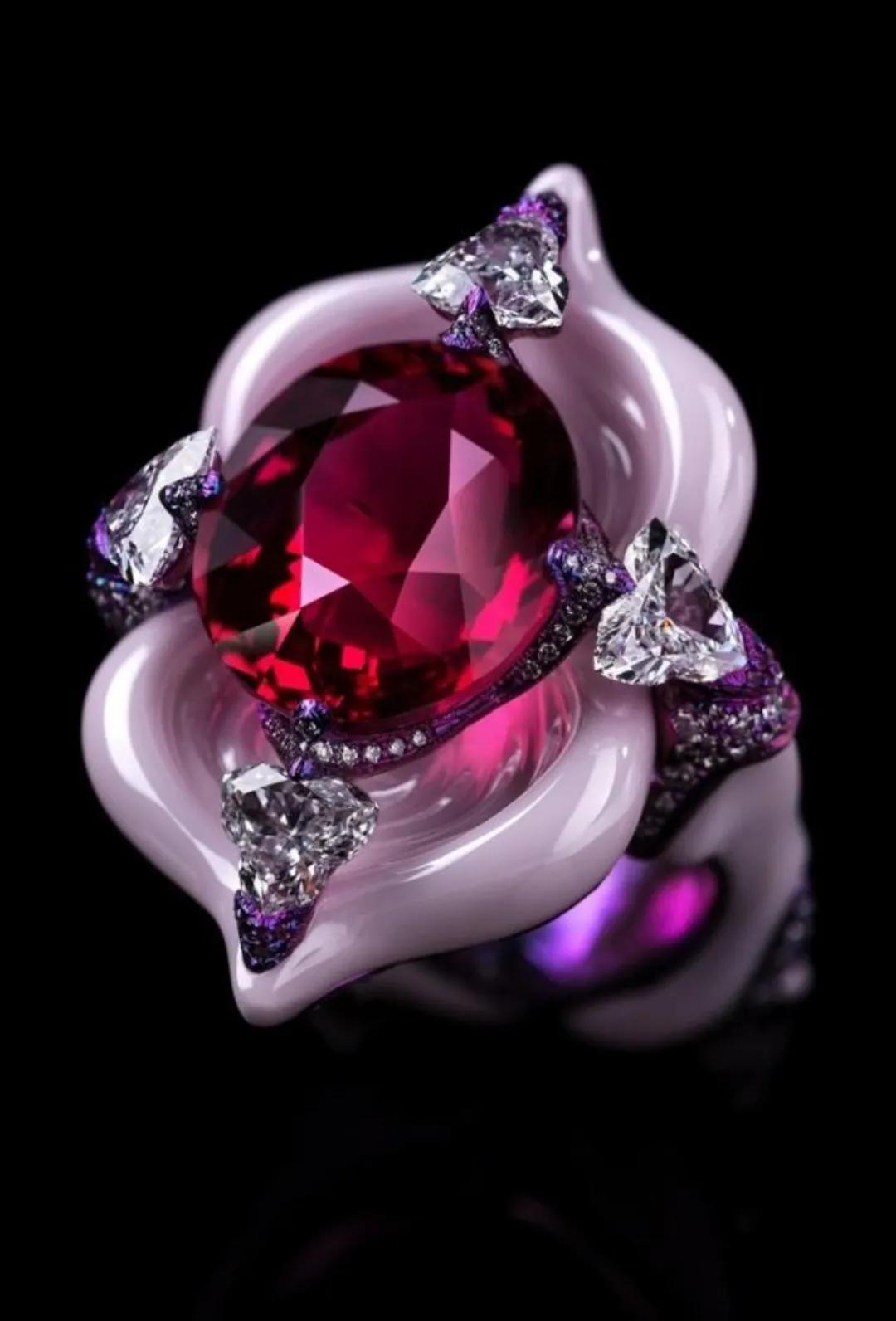 Chen Shiying is a top Chinese jewelry design and engraver, and his ...