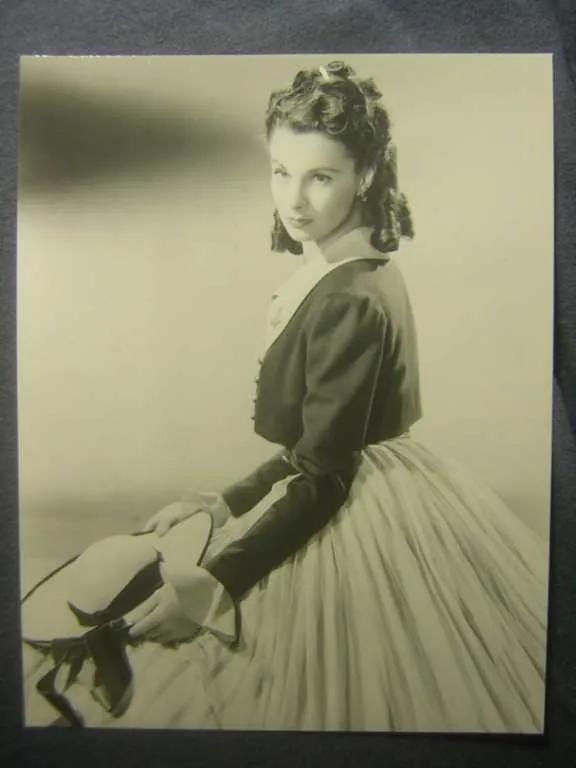 Appreciation of Mrs. Hamilton's costumes in the movie - iMedia