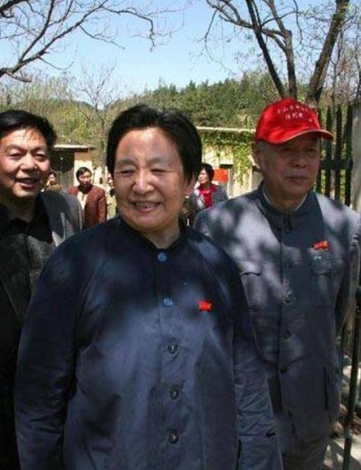 In 1990, Li Na revisited Xibaipo, saw Mao Zedong's special actor Gu Yue ...