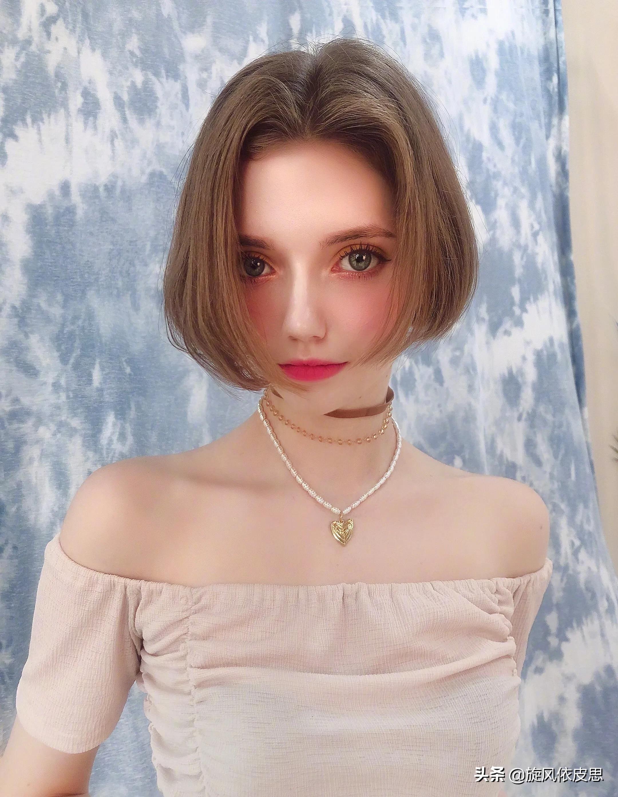 Glimpse of a beautiful German model - iMedia