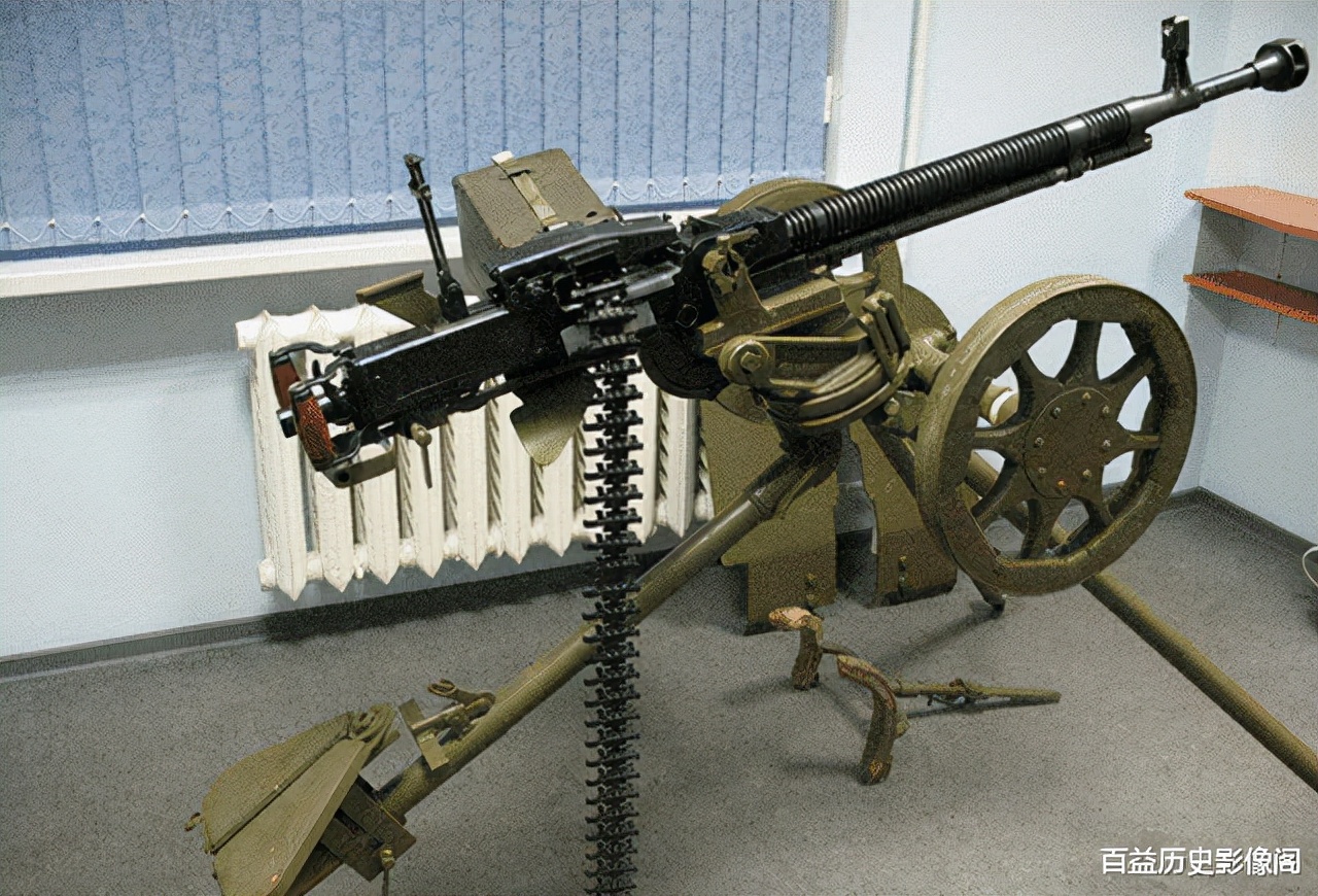 World War II: Infantry support weapons (light and heavy machine guns ...