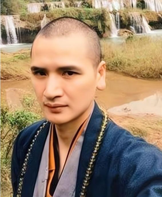 Shi Ming's heart is devoted to the Buddha: The woman drives Ferrari ...