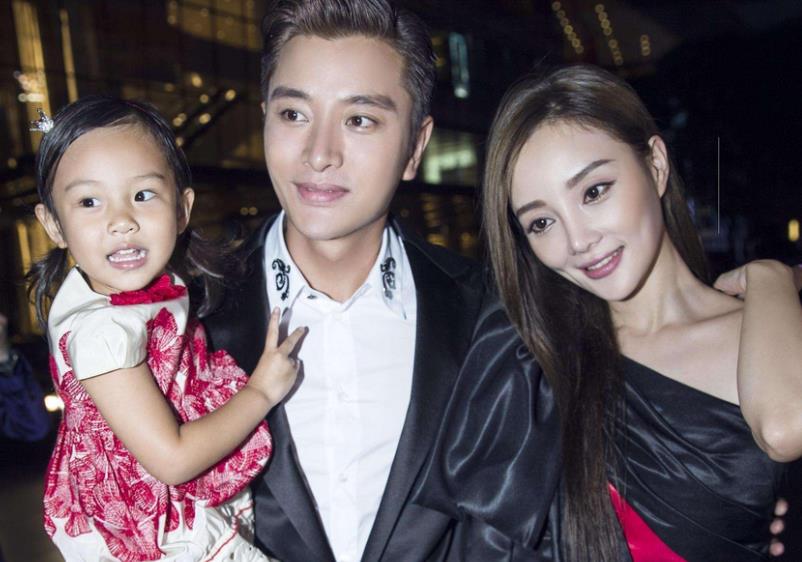 Li Xiaolu posted photos of going out skiing, suspected to be wearing a ...