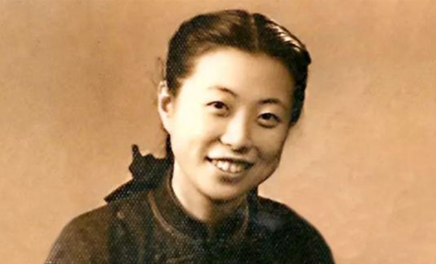 The female spy of the Communist Party of China Red Rose, lurking beside ...