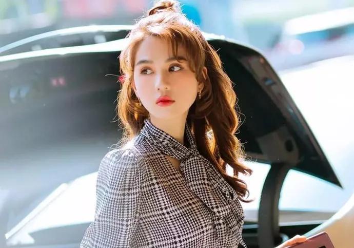 Vietnamese supermodel with sweet smile and perfect figure - iMedia