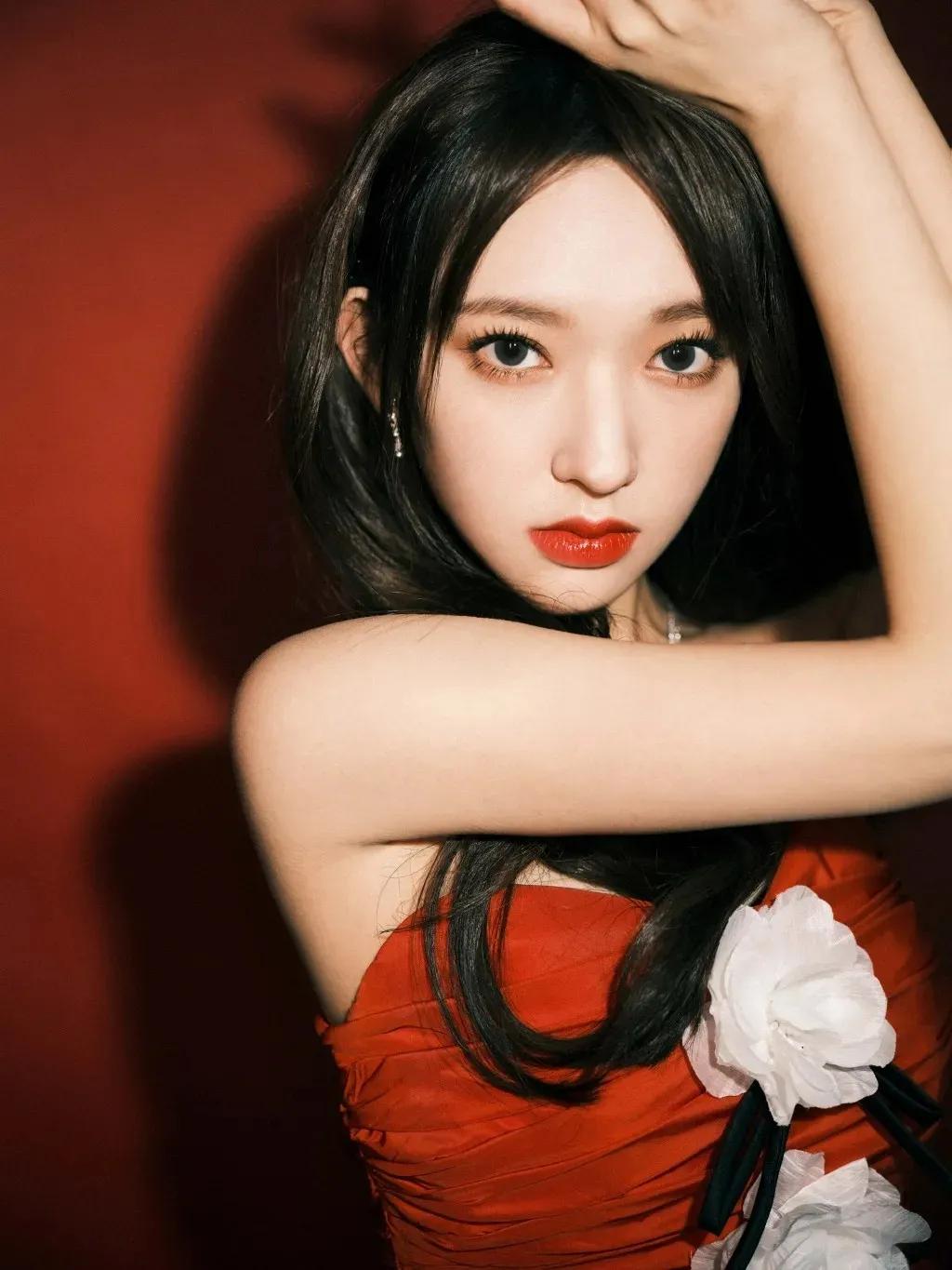 Cheng Xiao, a red dress - iMedia