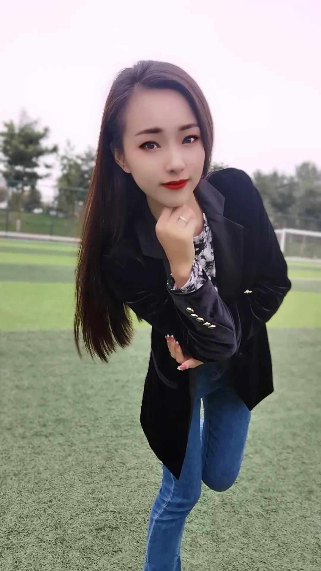 Slender body, perfect face, outstanding appearance - iMedia