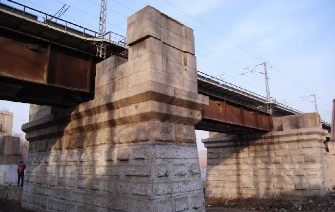 Zhan Tianyou's famous work-"Lanhe Big Iron Bridge" and a small city for ...
